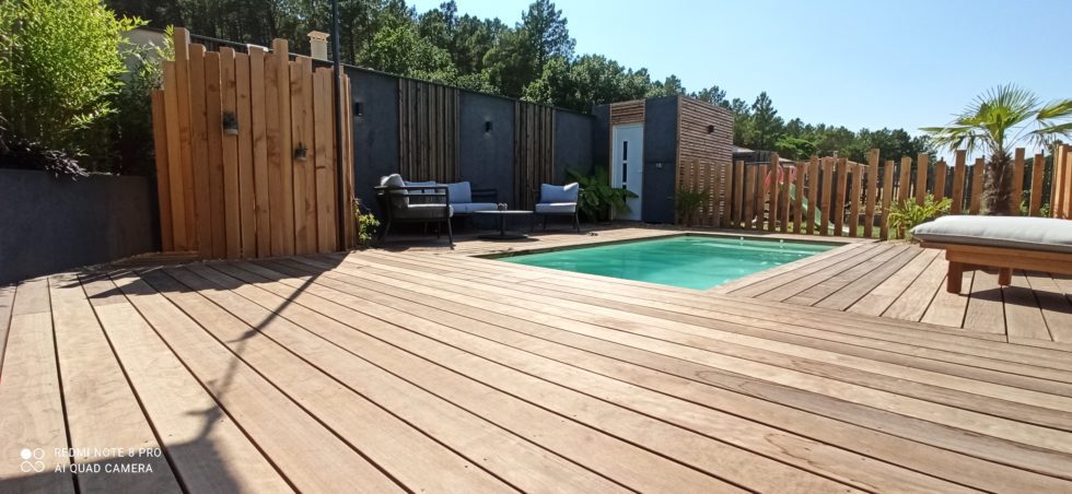 Réalisation de plages de piscine en bois – Agencement des commodités ...